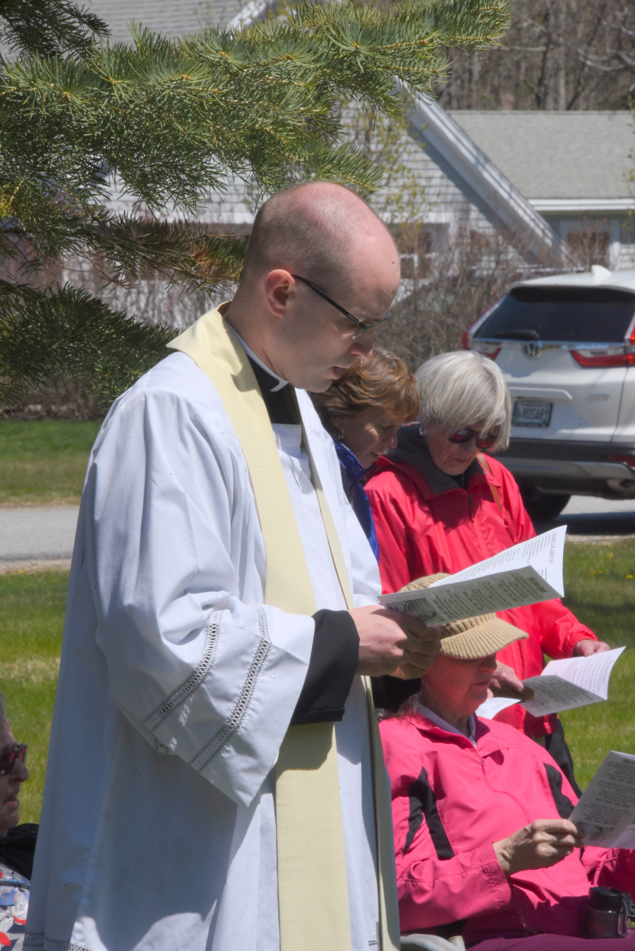 With daffodils and devotion, parishioners celebrate the Blessed Mother ...