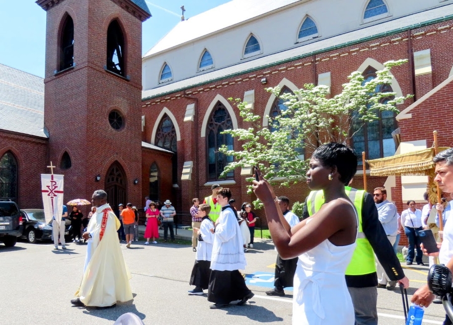 Parishes Statewide Celebrate The Feast Of Corpus Christi With Outdoor